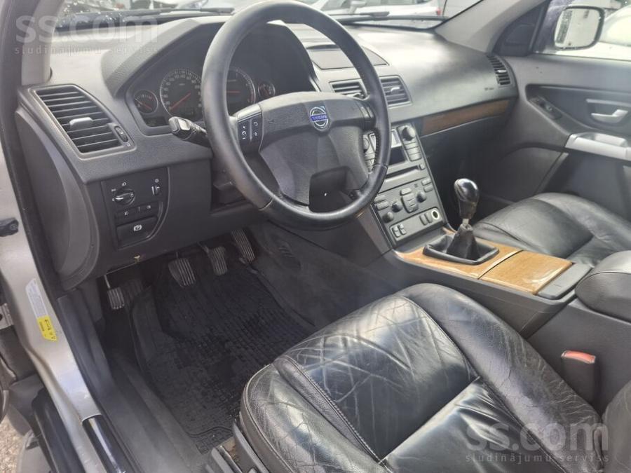 Grey Volvo XC90 2006 in Talsi, with an engine capacity of 2.40 L and mileage of 390 thousand km for 3700 €, photo 8 on AUTOMOTO.COM.LV