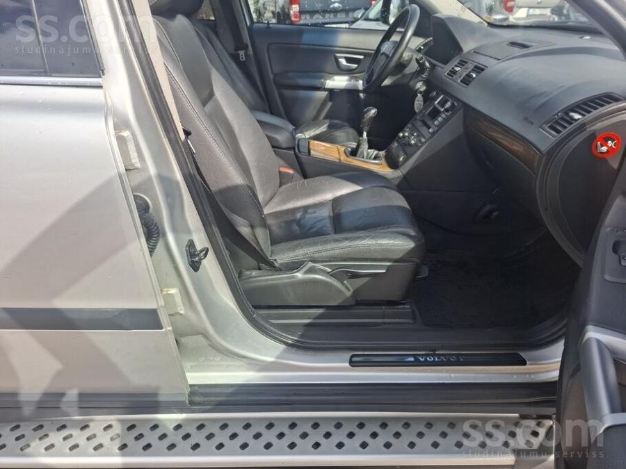 Grey Volvo XC90 2006 in Talsi, with an engine capacity of 2.40 L and mileage of 390 thousand km for 3700 €, photo 10 on AUTOMOTO.COM.LV