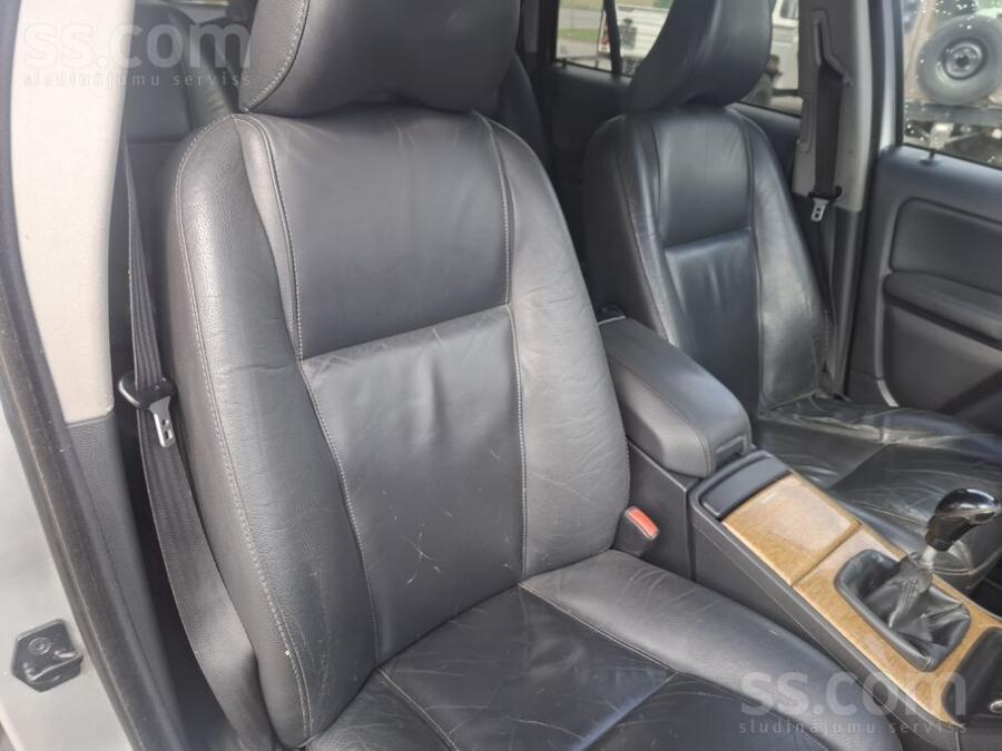 Grey Volvo XC90 2006 in Talsi, with an engine capacity of 2.40 L and mileage of 390 thousand km for 3700 €, photo 12 on AUTOMOTO.COM.LV