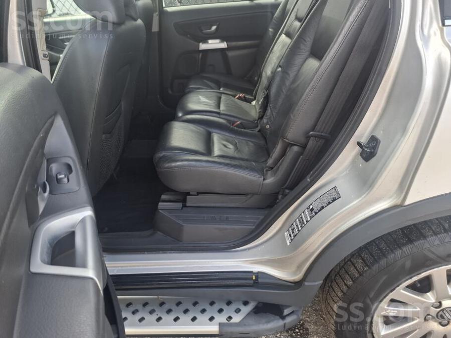 Grey Volvo XC90 2006 in Talsi, with an engine capacity of 2.40 L and mileage of 390 thousand km for 3700 €, photo 14 on AUTOMOTO.COM.LV