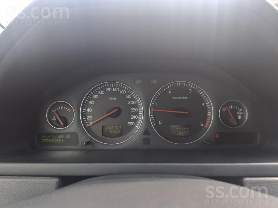 Grey Volvo XC90 2006 in Talsi, with an engine capacity of 2.40 L and mileage of 390 thousand km for 3700 €, photo 16 on AUTOMOTO.COM.LV