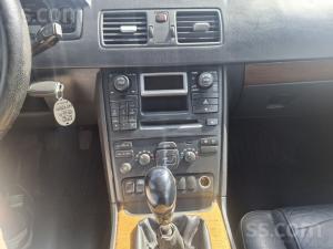 Grey Volvo XC90 2006 in Talsi, with an engine capacity of 2.40 L and mileage of 390 thousand km for 3700 €, photo 17 on AUTOMOTO.COM.LV
