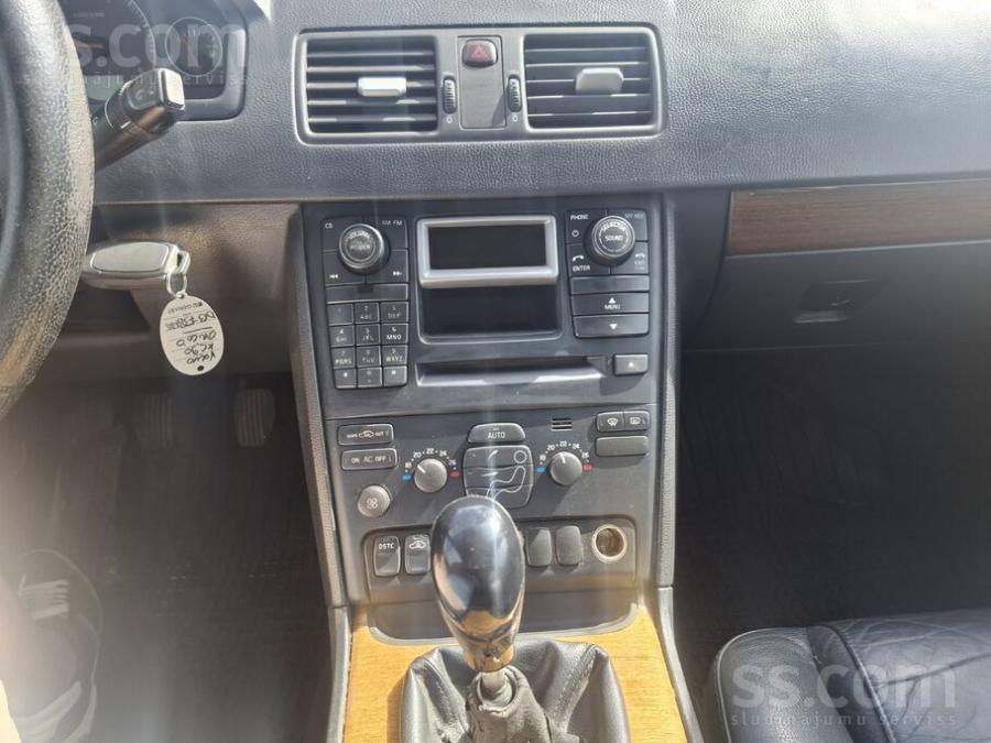 Grey Volvo XC90 2006 in Talsi, with an engine capacity of 2.40 L and mileage of 390 thousand km for 3700 €, photo 17 on AUTOMOTO.COM.LV