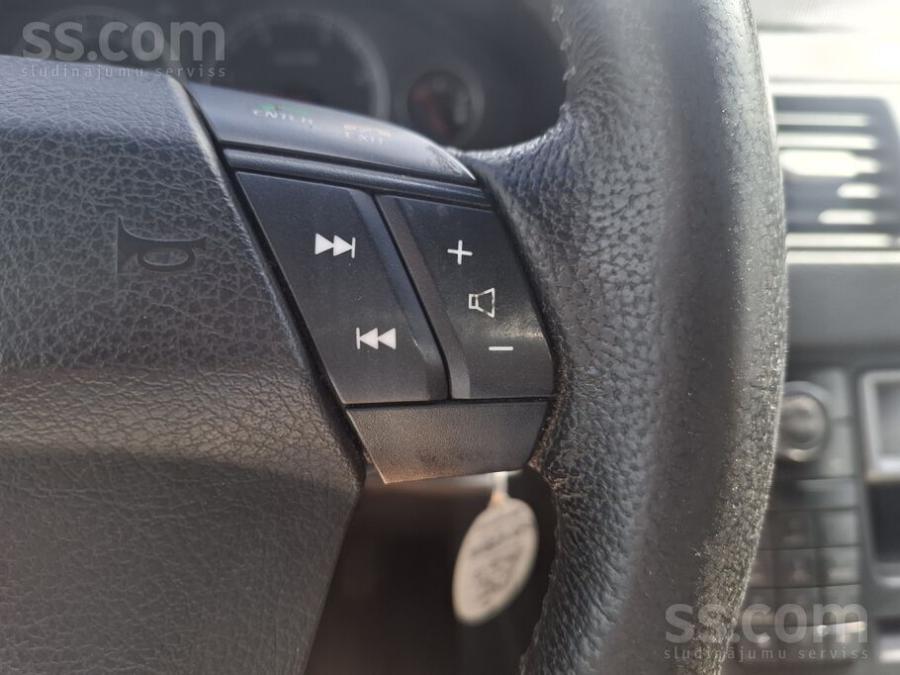 Grey Volvo XC90 2006 in Talsi, with an engine capacity of 2.40 L and mileage of 390 thousand km for 3700 €, photo 19 on AUTOMOTO.COM.LV