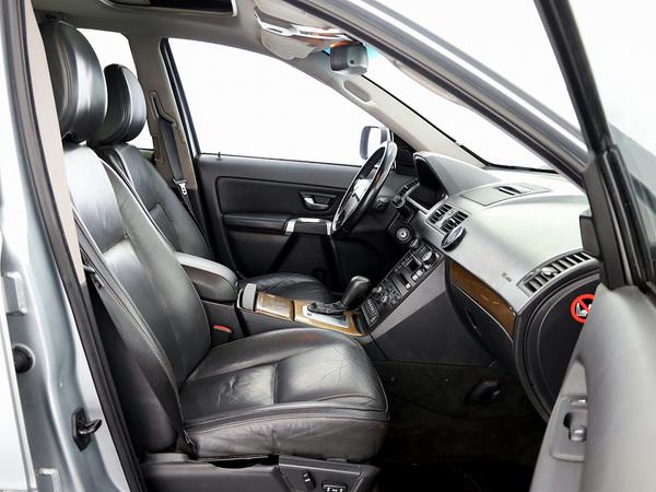 Grey Volvo XC90 2006 in Tallinn, with an engine capacity of 2.40 L and mileage of 389 thousand km for 3699 €, photo 6 on AUTOMOTO.COM.LV