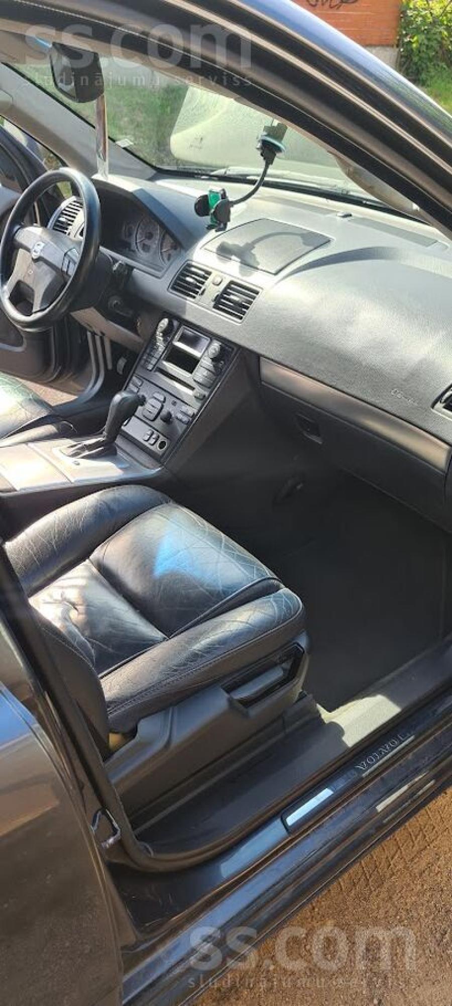Pelēks Volvo XC90 2006 Tukums, ar dzinēja tilpumu 2.40 L un nobraukumu 402 tūkst. km par 3999 €, foto 7 vietnē AUTOMOTO.COM.LV