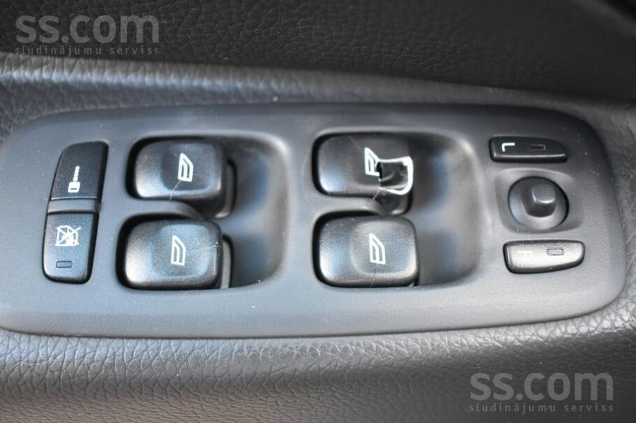 Pelēks Volvo XC90 2006 Talsi, ar dzinēja tilpumu 2.40 L un nobraukumu 378 tūkst. km par 5200 €, foto 11 vietnē AUTOMOTO.COM.LV