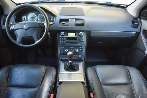 Grey Volvo XC90 2006 in Talsi, with an engine capacity of 2.40 L and mileage of 378 thousand km for 5200 €, photo 7 on AUTOMOTO.COM.LV
