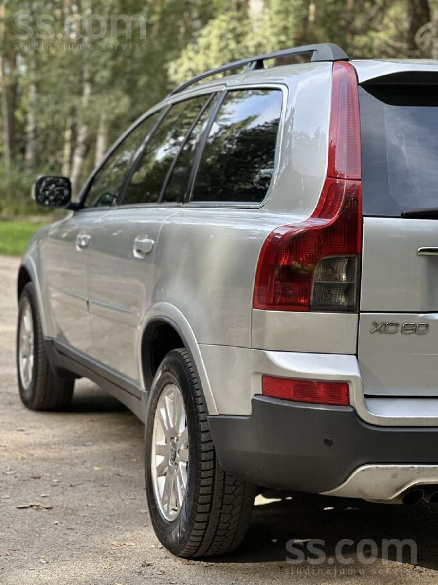 Grey Volvo XC90 2006 in Riga, with an engine capacity of 2.40 L and mileage of 0 thousand km for 4590 €, photo 10 on AUTOMOTO.COM.LV