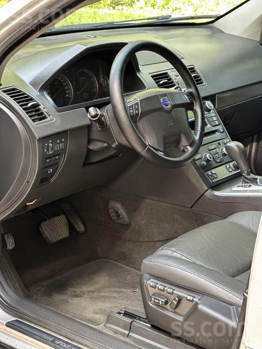 Grey Volvo XC90 2006 in Riga, with an engine capacity of 2.40 L and mileage of 0 thousand km for 4590 €, photo 12 on AUTOMOTO.COM.LV