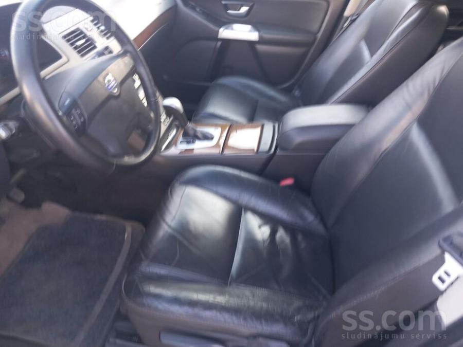 Grey Volvo XC90 2006 in Daugavpils, with an engine capacity of 2.40 L and mileage of 166 thousand km for 4500 €, photo 5 on AUTOMOTO.COM.LV