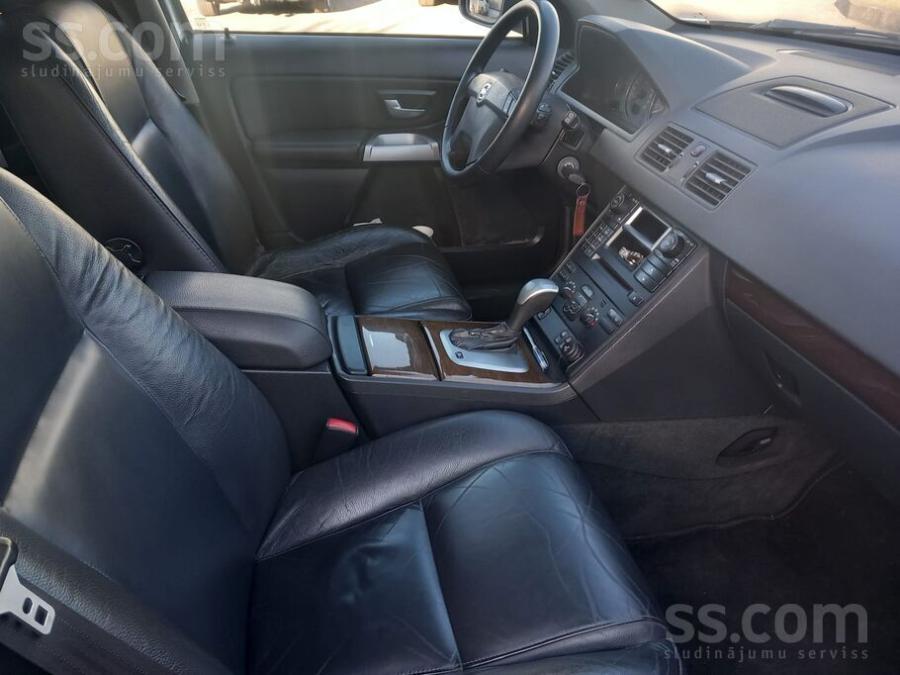 Grey Volvo XC90 2006 in Daugavpils, with an engine capacity of 2.40 L and mileage of 166 thousand km for 4500 €, photo 6 on AUTOMOTO.COM.LV