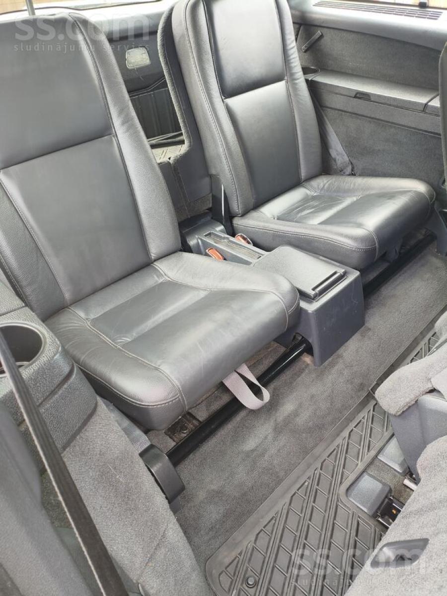 Grey Volvo XC90 2006 in Riga, with an engine capacity of 2.40 L and mileage of 277 thousand km for 5300 €, photo 8 on AUTOMOTO.COM.LV