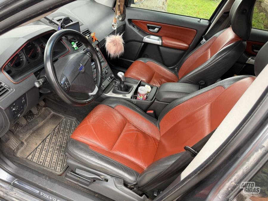 Pelēks Volvo XC90 2006 Pasvalys, ar dzinēja tilpumu 2.40 L un nobraukumu 280 tūkst. km par 5998 €, foto 13 vietnē AUTOMOTO.COM.LV