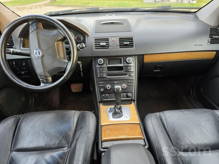 Grey Volvo XC90 2006 in Jekabpils, with an engine capacity of 2.40 L and mileage of 355 thousand km for 3900 €, photo 1 on AUTOMOTO.COM.LV