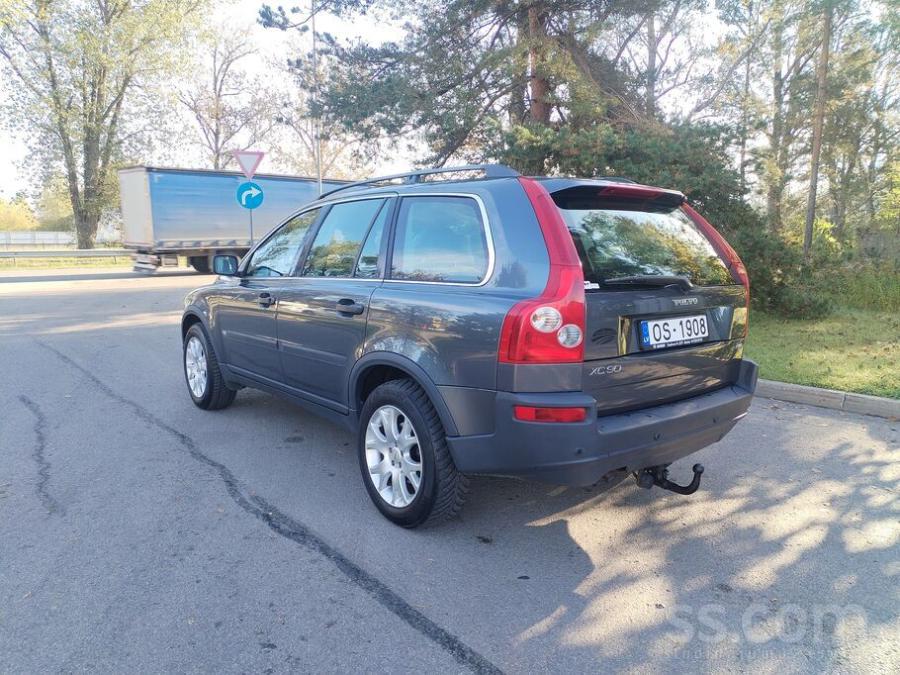 Grey Volvo XC90 2006 in Riga, with an engine capacity of 2.40 L and mileage of 310 thousand km for 5350 €, photo 4 on AUTOMOTO.COM.LV