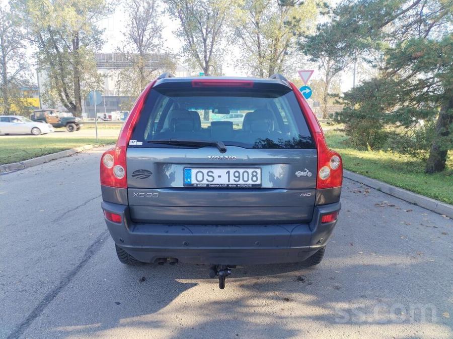 Grey Volvo XC90 2006 in Riga, with an engine capacity of 2.40 L and mileage of 310 thousand km for 5350 €, photo 5 on AUTOMOTO.COM.LV