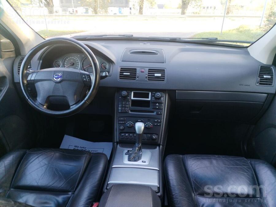 Grey Volvo XC90 2006 in Riga, with an engine capacity of 2.40 L and mileage of 310 thousand km for 5350 €, photo 16 on AUTOMOTO.COM.LV
