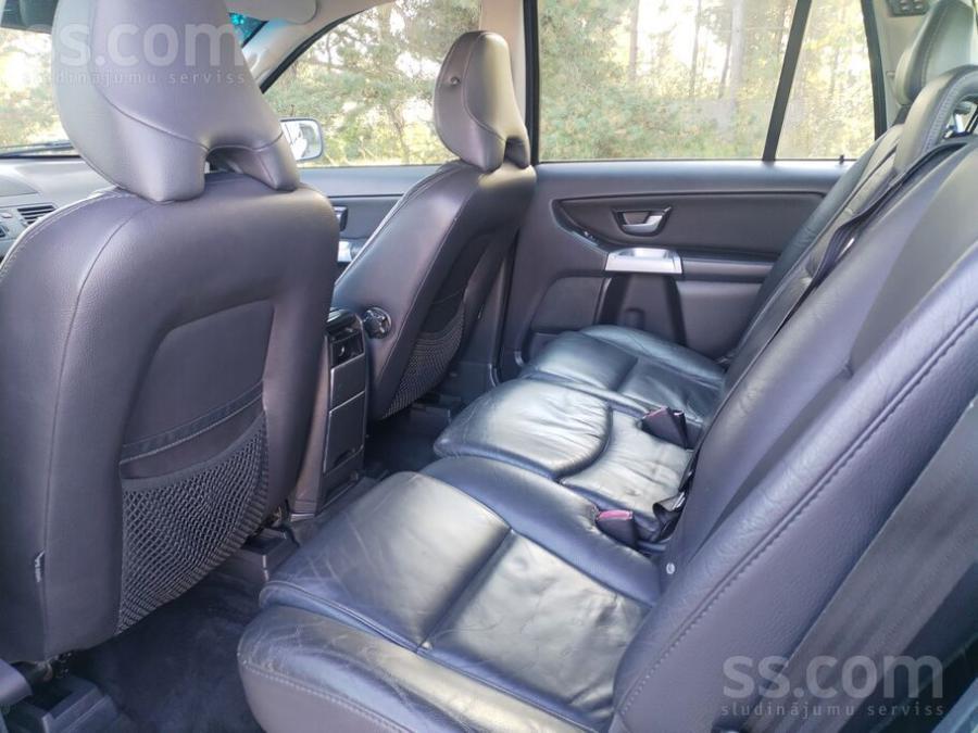 Grey Volvo XC90 2006 in Riga, with an engine capacity of 2.40 L and mileage of 310 thousand km for 5350 €, photo 18 on AUTOMOTO.COM.LV