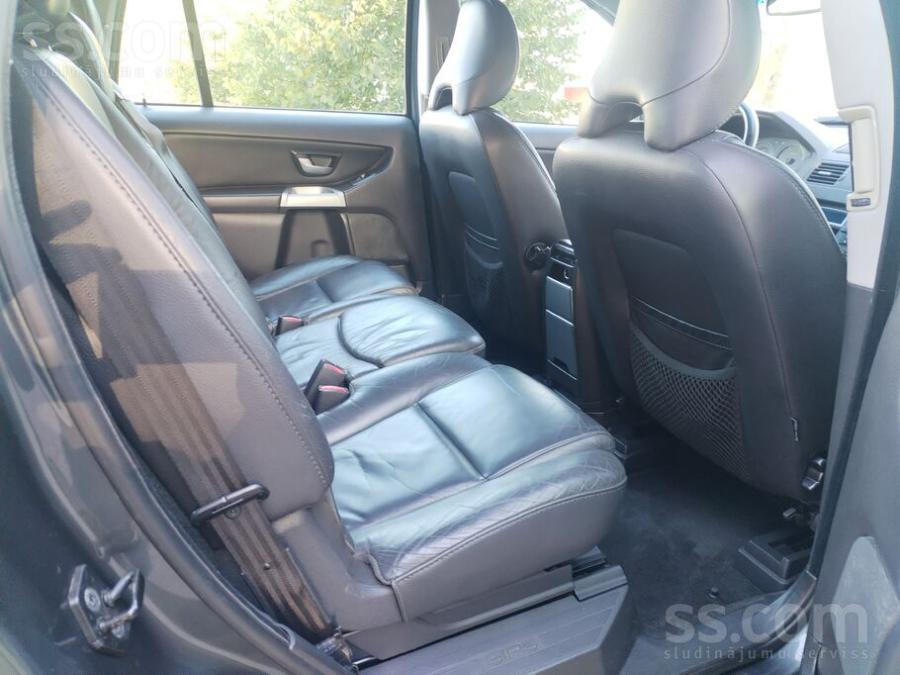 Grey Volvo XC90 2006 in Riga, with an engine capacity of 2.40 L and mileage of 310 thousand km for 5350 €, photo 21 on AUTOMOTO.COM.LV