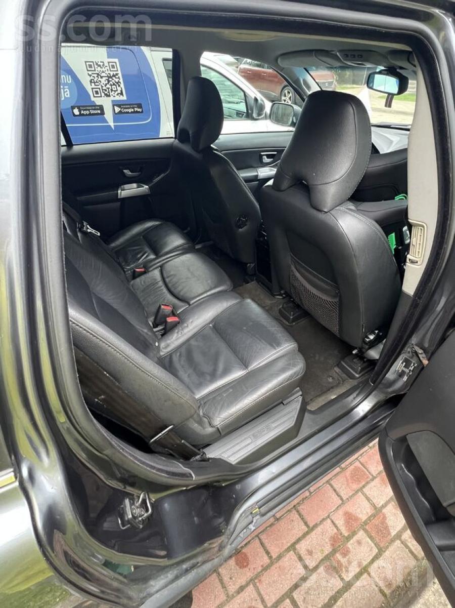 Grey Volvo XC90 2006 in Riga, with an engine capacity of 2.40 L and mileage of 355 thousand km for 3300 €, photo 4 on AUTOMOTO.COM.LV