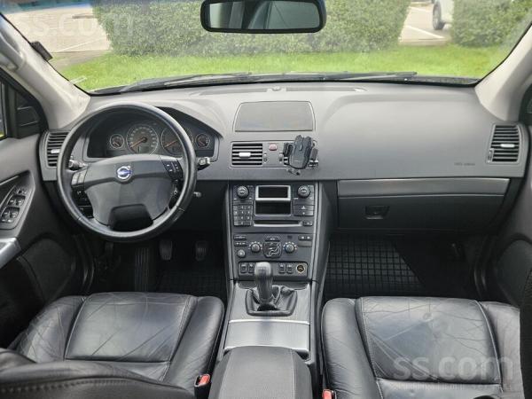 Grey Volvo XC90 2006 in Jelgava, with an engine capacity of 2.40 L and mileage of 276 thousand km for 3550 €, photo 8 on AUTOMOTO.COM.LV