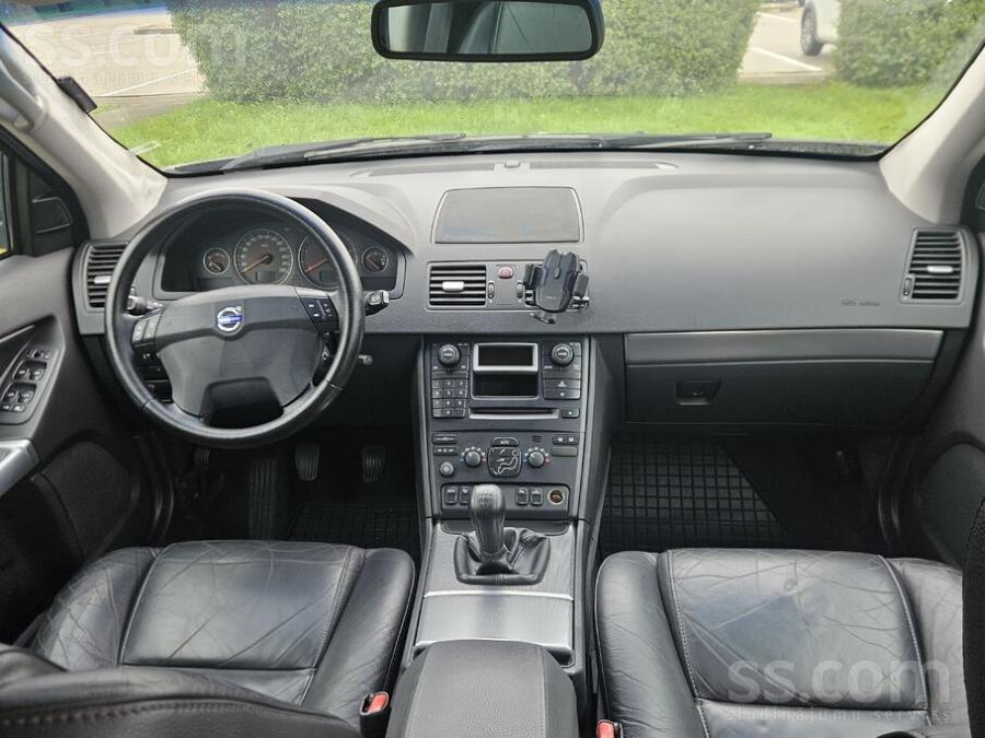 Grey Volvo XC90 2006 in Jelgava, with an engine capacity of 2.40 L and mileage of 276 thousand km for 3550 €, photo 8 on AUTOMOTO.COM.LV