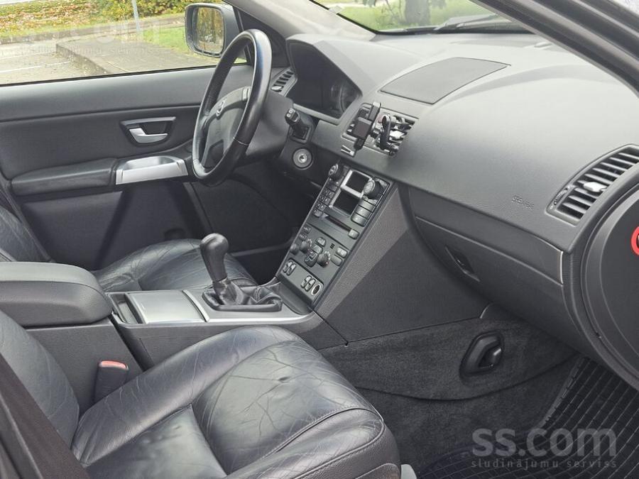 Grey Volvo XC90 2006 in Jelgava, with an engine capacity of 2.40 L and mileage of 276 thousand km for 3550 €, photo 9 on AUTOMOTO.COM.LV