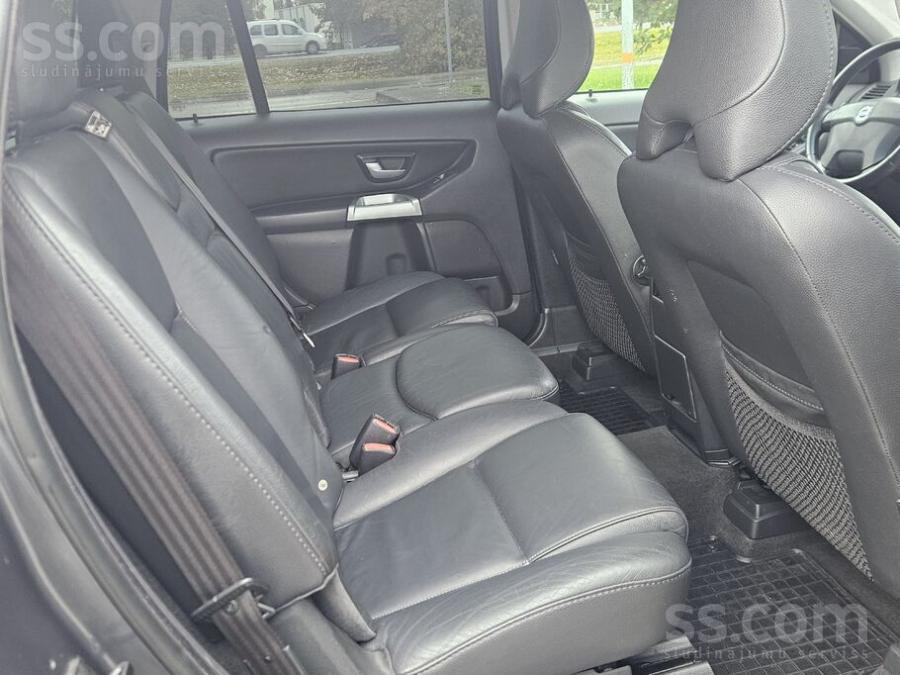 Grey Volvo XC90 2006 in Jelgava, with an engine capacity of 2.40 L and mileage of 276 thousand km for 3550 €, photo 10 on AUTOMOTO.COM.LV