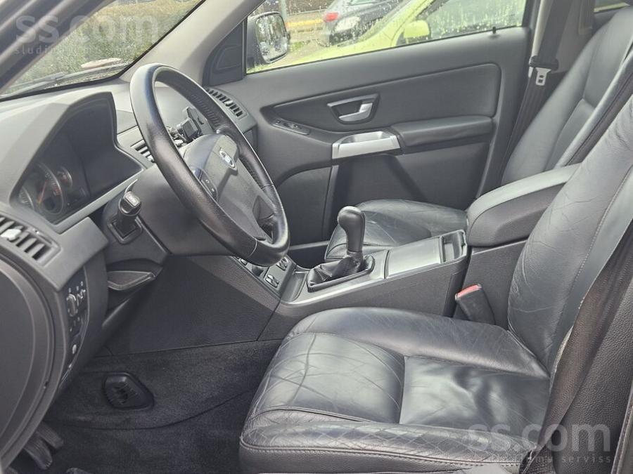 Grey Volvo XC90 2006 in Jelgava, with an engine capacity of 2.40 L and mileage of 276 thousand km for 3550 €, photo 12 on AUTOMOTO.COM.LV