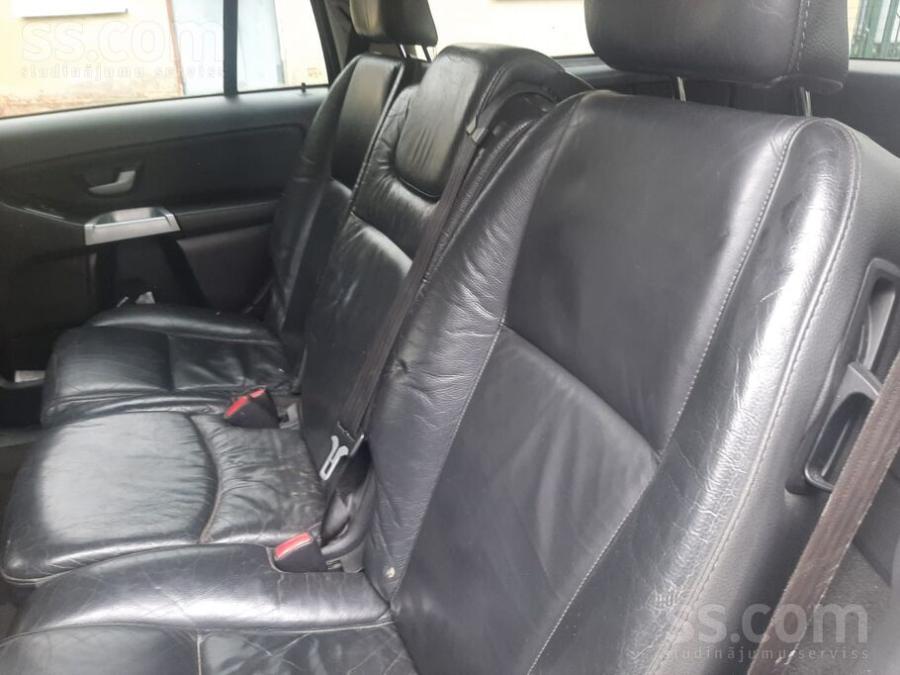 Grey Volvo XC90 2006 in Riga, with an engine capacity of 2.40 L and mileage of 424 thousand km for 2700 €, photo 9 on AUTOMOTO.COM.LV