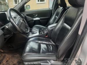 Grey Volvo XC90 2006 in Riga, with an engine capacity of 2.40 L and mileage of 424 thousand km for 2700 €, photo 10 on AUTOMOTO.COM.LV