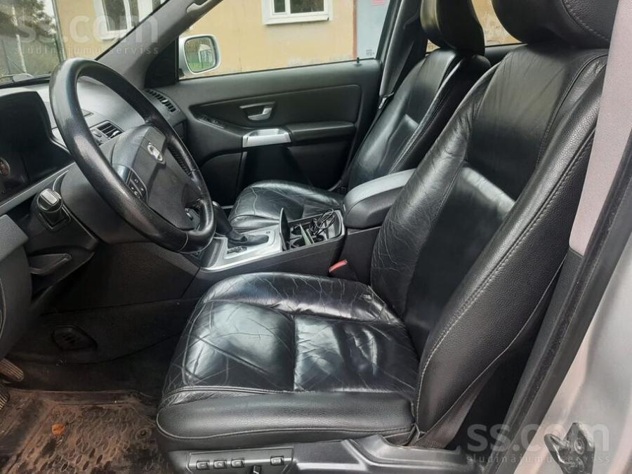Grey Volvo XC90 2006 in Riga, with an engine capacity of 2.40 L and mileage of 424 thousand km for 2700 €, photo 10 on AUTOMOTO.COM.LV