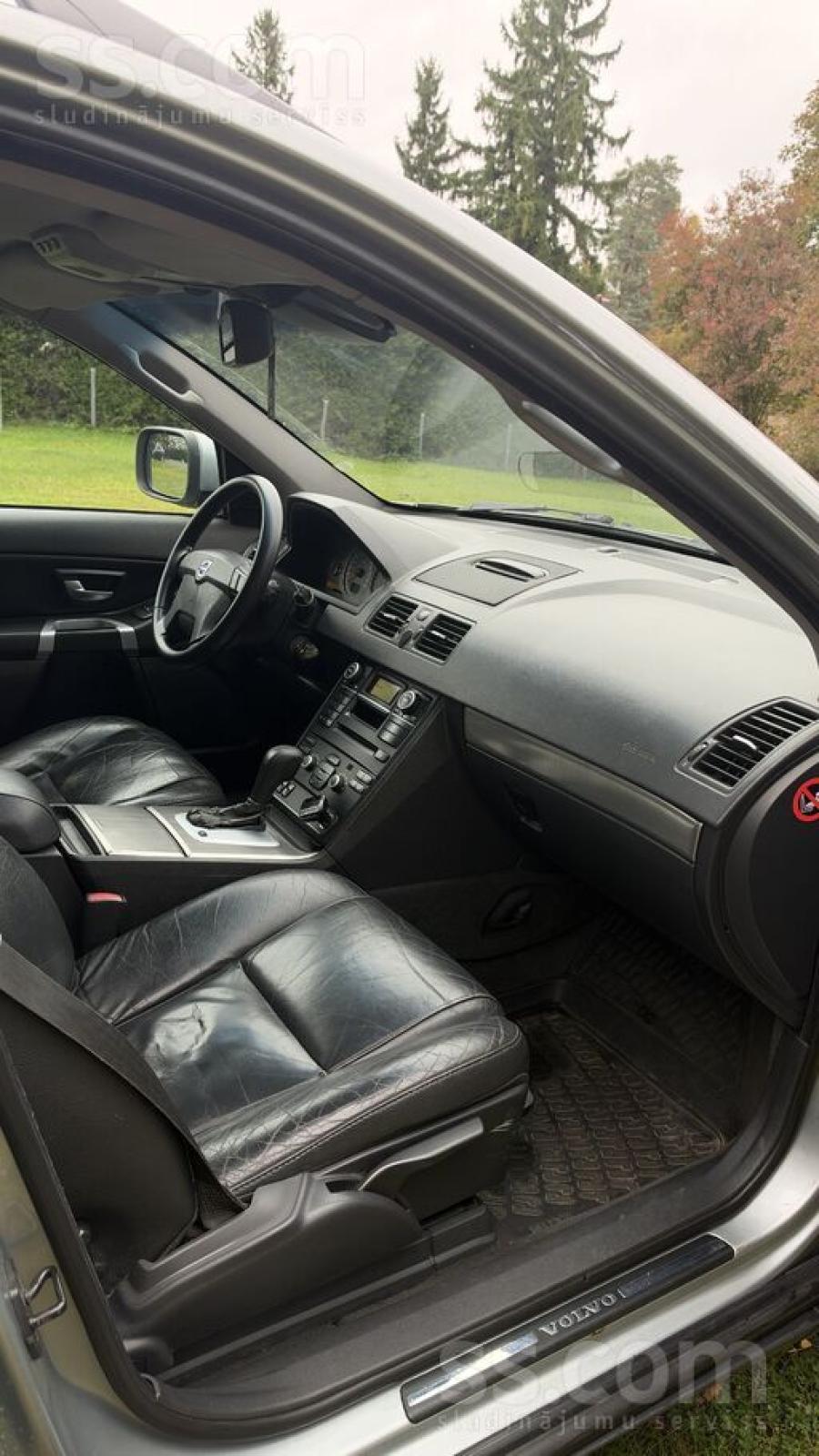 Grey Volvo XC90 2006 in Riga, with an engine capacity of 2.40 L and mileage of 384 thousand km for 4000 €, photo 10 on AUTOMOTO.COM.LV