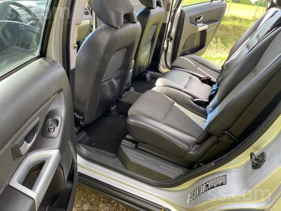 Pelēks Volvo XC90 2006 Rīga, ar dzinēja tilpumu 2.40 L un nobraukumu 326 tūkst. km par 4350 €, foto 16 vietnē AUTOMOTO.COM.LV