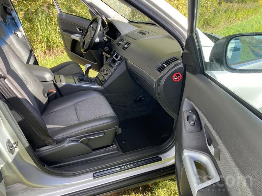 Pelēks Volvo XC90 2006 Rīga, ar dzinēja tilpumu 2.40 L un nobraukumu 326 tūkst. km par 4350 €, foto 18 vietnē AUTOMOTO.COM.LV