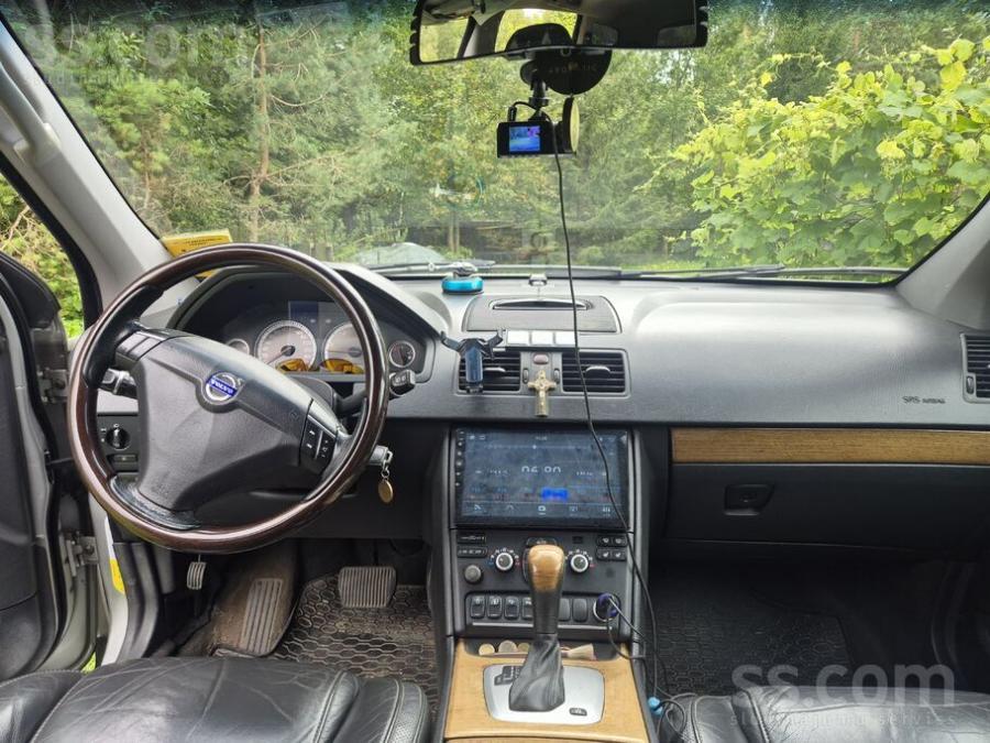 Grey Volvo XC90 2006 in Riga, with an engine capacity of 2.40 L and mileage of 270 thousand km for 6900 €, photo 9 on AUTOMOTO.COM.LV