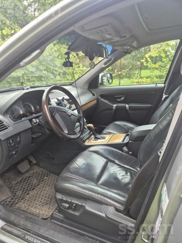 Grey Volvo XC90 2006 in Riga, with an engine capacity of 2.40 L and mileage of 270 thousand km for 6900 €, photo 10 on AUTOMOTO.COM.LV