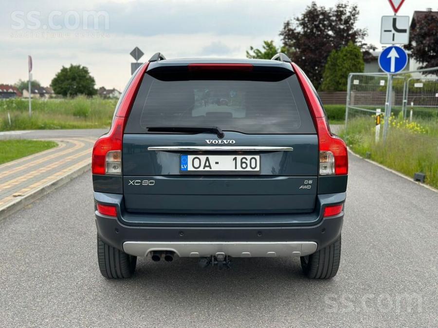 Grey Volvo XC90 2007 in Riga, with an engine capacity of 2.40 L and mileage of 239 thousand km for 10550 €, photo 6 on AUTOMOTO.COM.LV