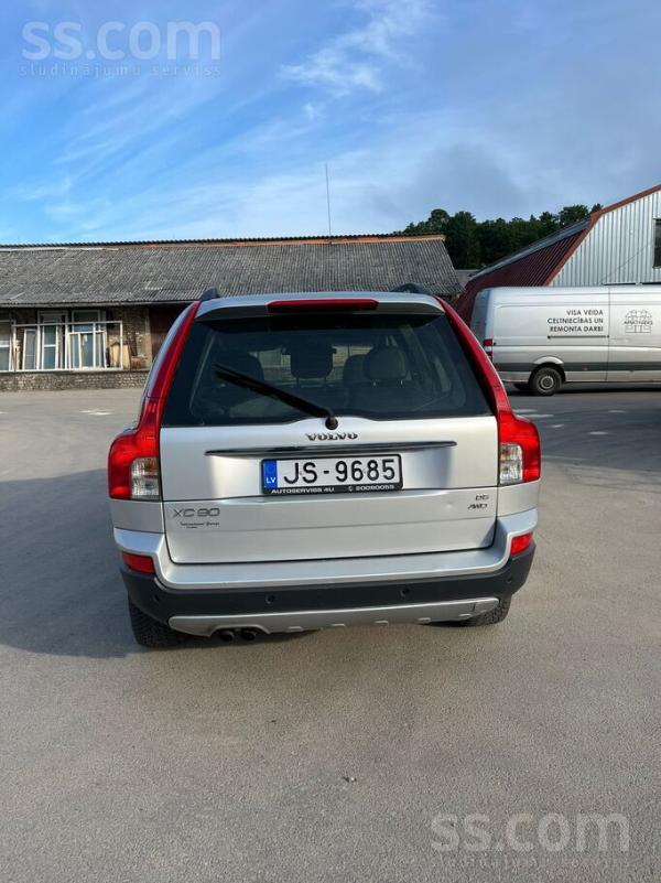 Grey Volvo XC90 2007 in Tukums, with an engine capacity of 2.40 L and mileage of 349 thousand km for 4600 €, photo 3 on AUTOMOTO.COM.LV