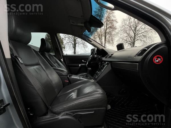 Grey Volvo XC90 2007 in Riga, with an engine capacity of 2.40 L and mileage of 0 thousand km for 5990 €, photo 9 on AUTOMOTO.COM.LV