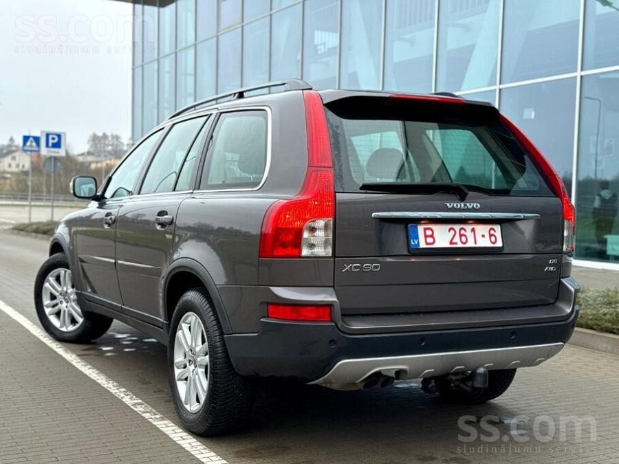 Grey Volvo XC90 2007 in Rezekne, with an engine capacity of 2.40 L and mileage of 282 thousand km for 6690 €, photo 5 on AUTOMOTO.COM.LV