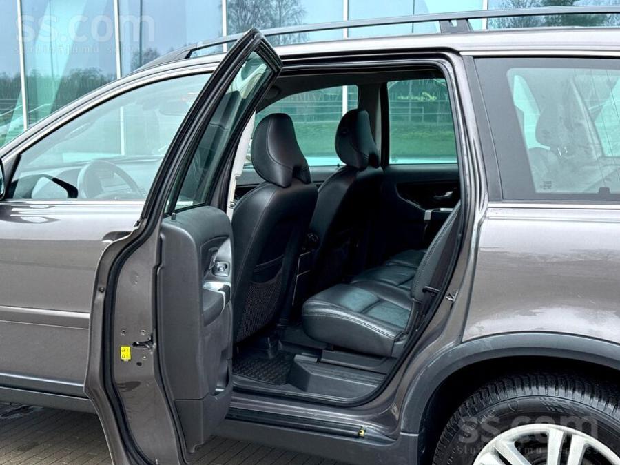 Grey Volvo XC90 2007 in Rezekne, with an engine capacity of 2.40 L and mileage of 282 thousand km for 6690 €, photo 10 on AUTOMOTO.COM.LV