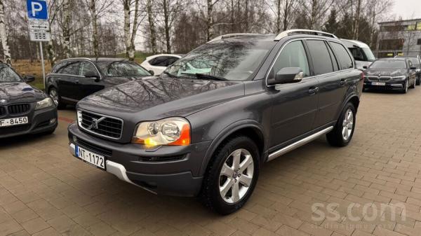 Grey Volvo XC90 2007 in Riga, with an engine capacity of 2.40 L and mileage of 320 thousand km for 3900 €, photo 1 on AUTOMOTO.COM.LV