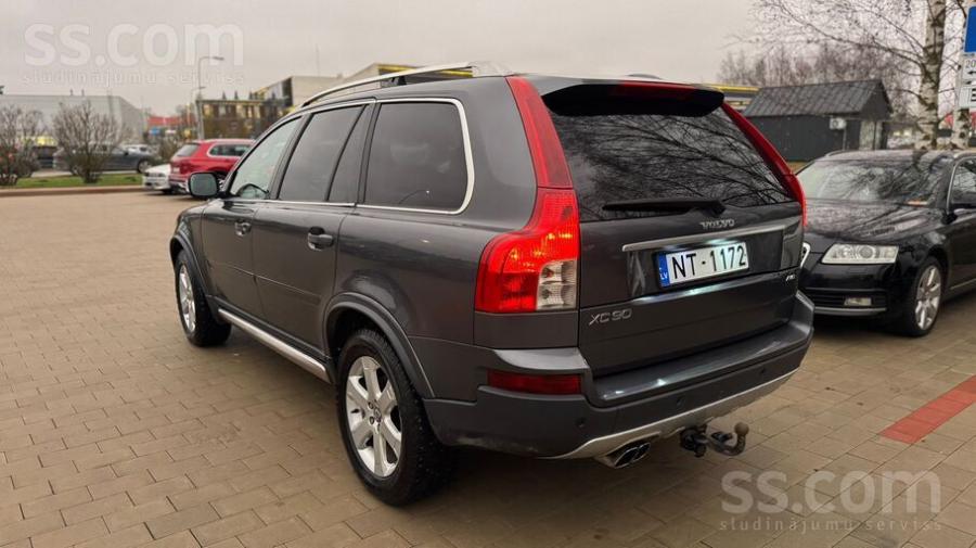 Grey Volvo XC90 2007 in Riga, with an engine capacity of 2.40 L and mileage of 320 thousand km for 3900 €, photo 2 on AUTOMOTO.COM.LV