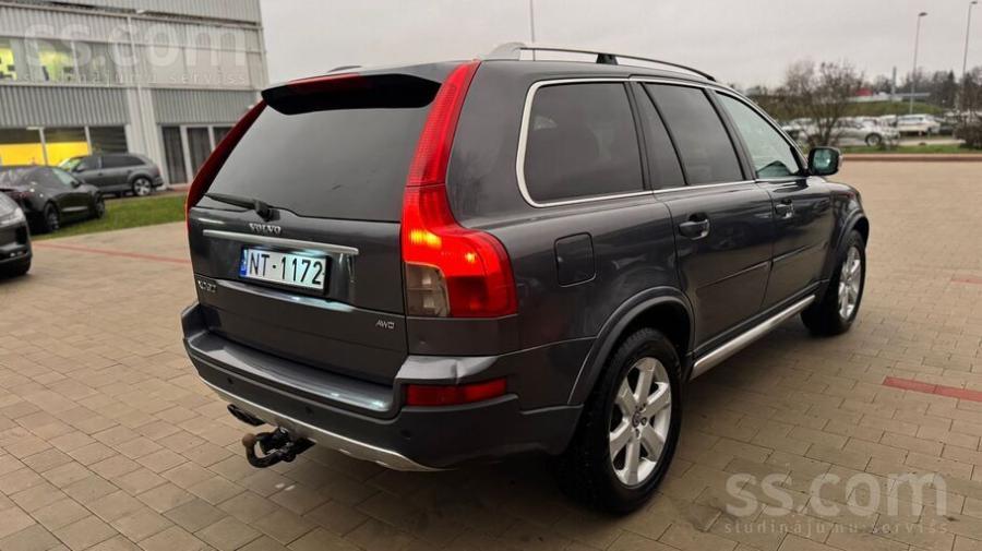 Grey Volvo XC90 2007 in Riga, with an engine capacity of 2.40 L and mileage of 320 thousand km for 3900 €, photo 3 on AUTOMOTO.COM.LV