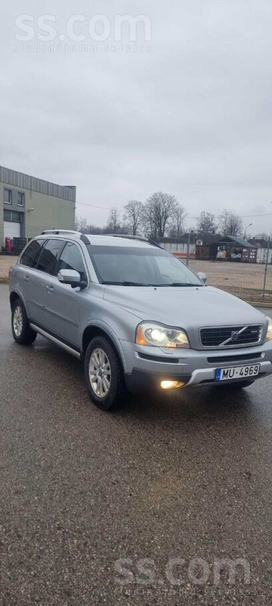 Grey Volvo XC90 2007 in Cesis, with an engine capacity of 2.40 L and mileage of 390 thousand km for 5300 €, photo 2 on AUTOMOTO.COM.LV