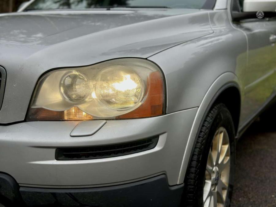 Grey Volvo XC90 2007 in Vilnius, with an engine capacity of 2.40 L and mileage of 422 thousand km for 3450 €, photo 4 on AUTOMOTO.COM.LV
