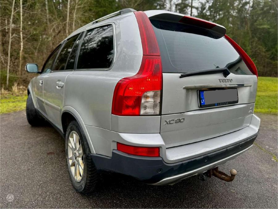 Grey Volvo XC90 2007 in Vilnius, with an engine capacity of 2.40 L and mileage of 422 thousand km for 3450 €, photo 15 on AUTOMOTO.COM.LV