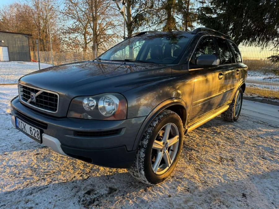 Grey Volvo XC90 2007 in Taurage, with an engine capacity of 2.40 L and mileage of 270 thousand km for 5800 €, photo 1 on AUTOMOTO.COM.LV